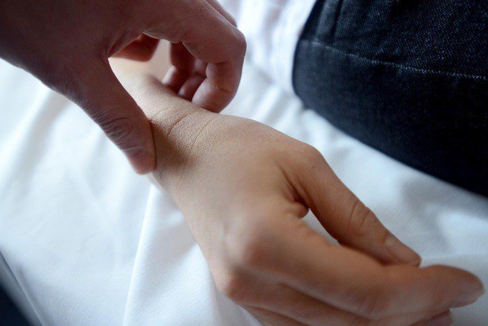 taking pulse - Integrative Acupuncture